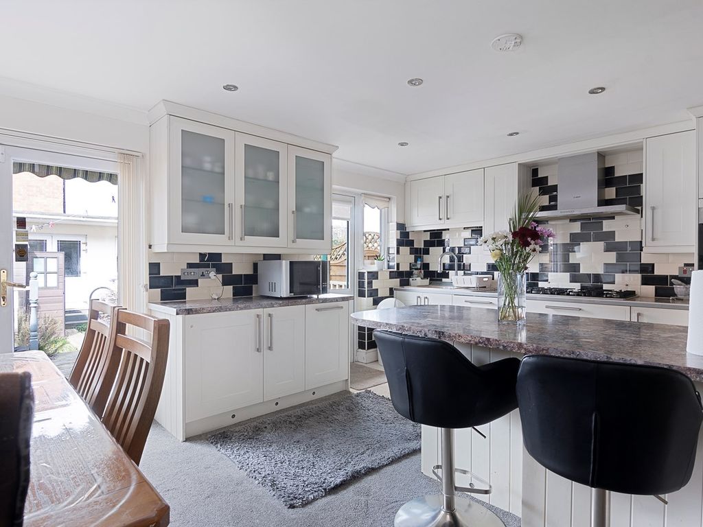 4 bed terraced house for sale in The Drive, Upney, Barking IG11 - Zoopla