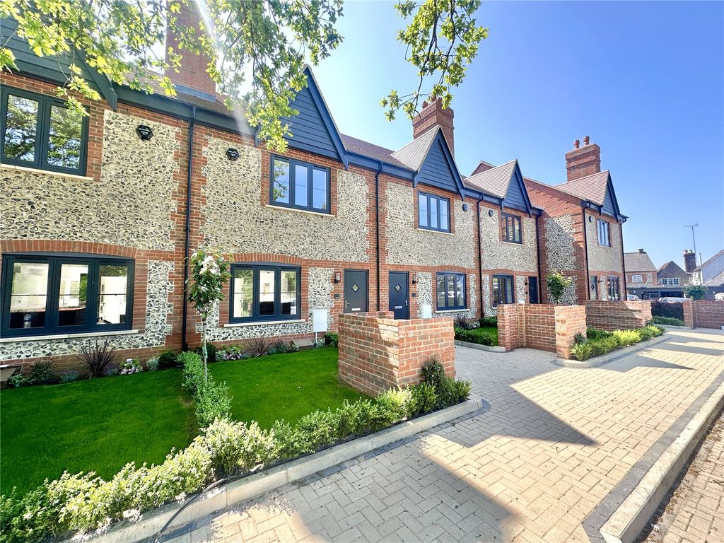 4 bed detached house to rent in Chapel Croft, Chipperfield, Kings ...