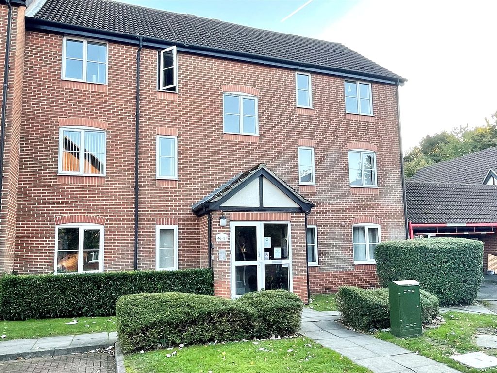 2 bed flat to rent in Admirals Court, Rose Kiln Lane, Reading ...
