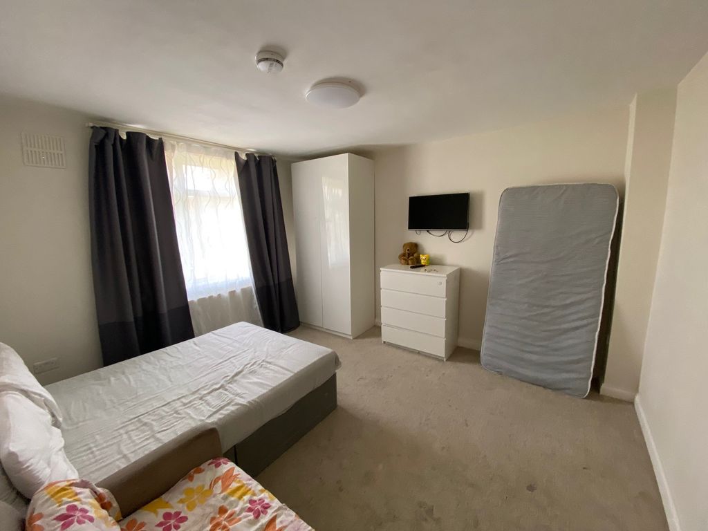 Studio to rent in West Way, Wembley/ Neasden NW10 - Zoopla