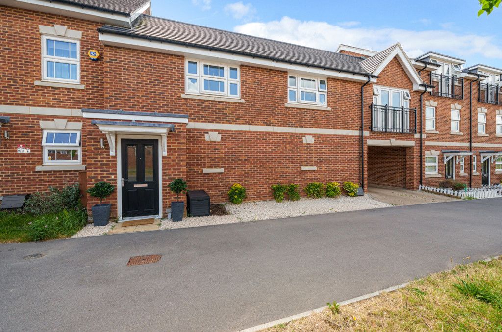 2 bed detached house for sale in Oak Avenue, Wokingham, Berkshire RG40 ...