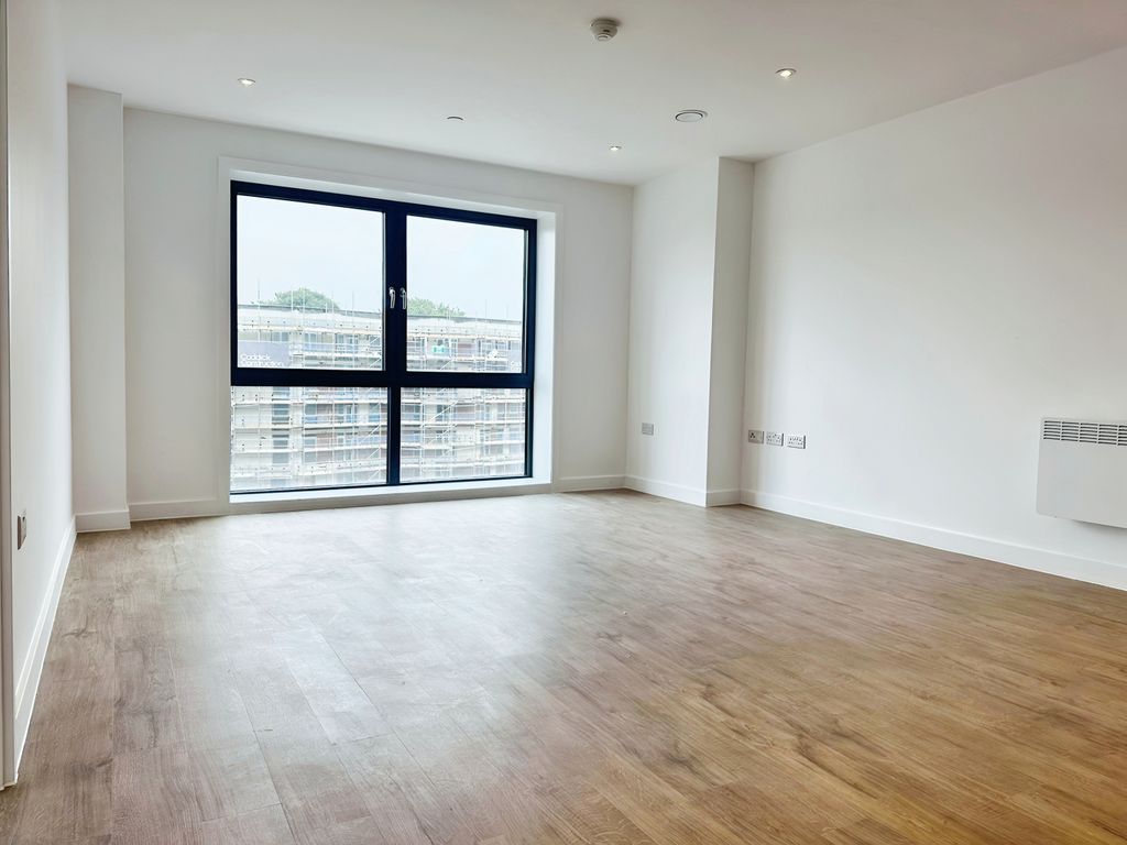 2 bed flat to rent in Phoenix, Leeds LS9, £1,275 pcm - Zoopla
