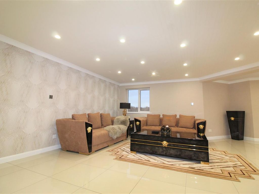 3 bed flat for sale in Navigation Way, Ashton-On-Ribble, Preston PR2, £ ...