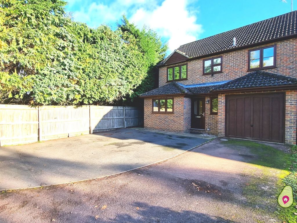 4 Bed Detached House For Sale In Maryland Finchampstead Wokingham