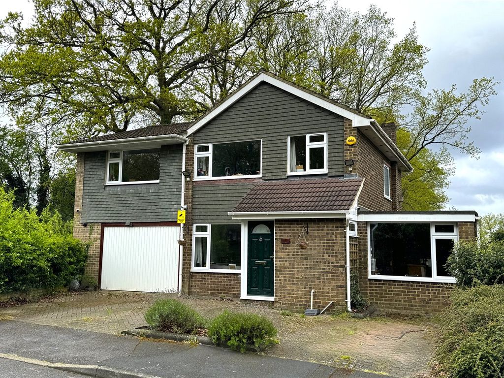 5 Bed Detached House For Sale In Caroline Way Frimley Camberley