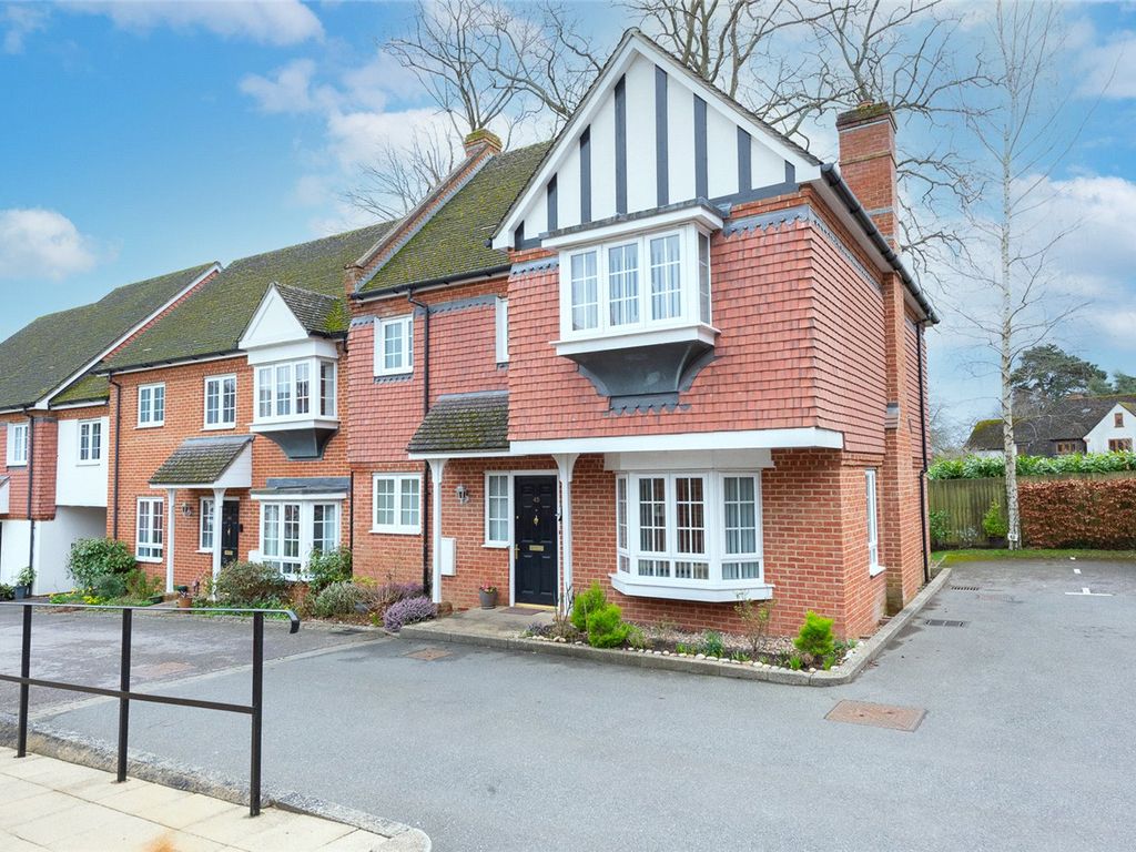 2 Bed End Terrace House For Sale In Harding Place Wokingham Berkshire