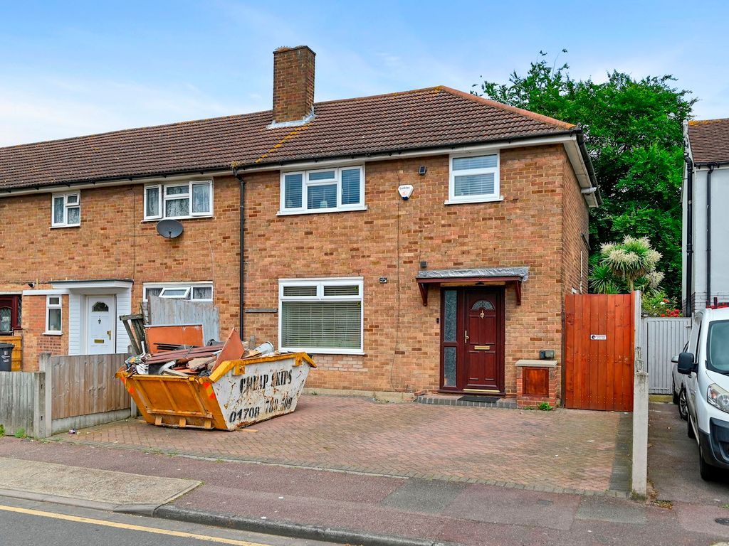 3 Bed End Terrace House For Sale In Maybury Road Barking Ig11 £
