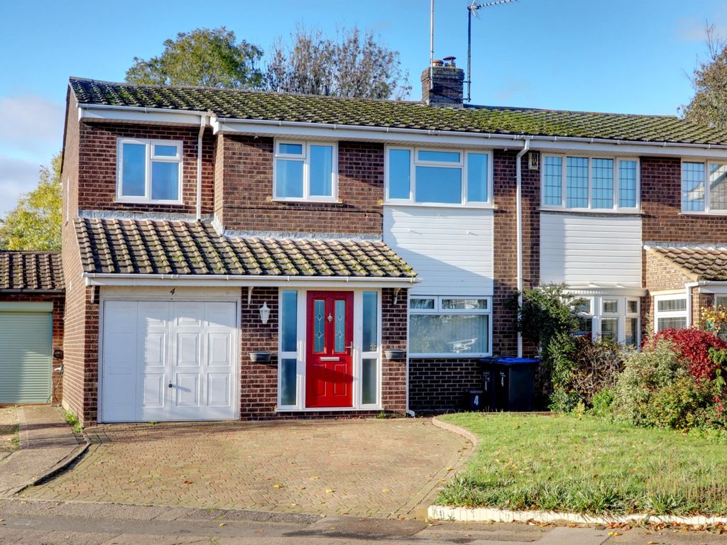 4 bed semi-detached house for sale in Turn Furlong, Kingsthorpe ...