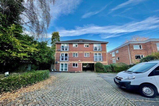 2 bed flat to rent in Surrey Road, Poole BH12, £1,100 pcm - Zoopla