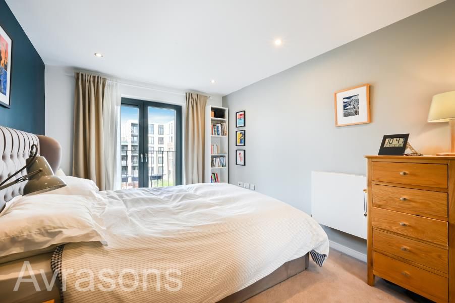 2 bed flat to rent in Treherne Court, Eythorne Road, London SW9, £2,500 ...