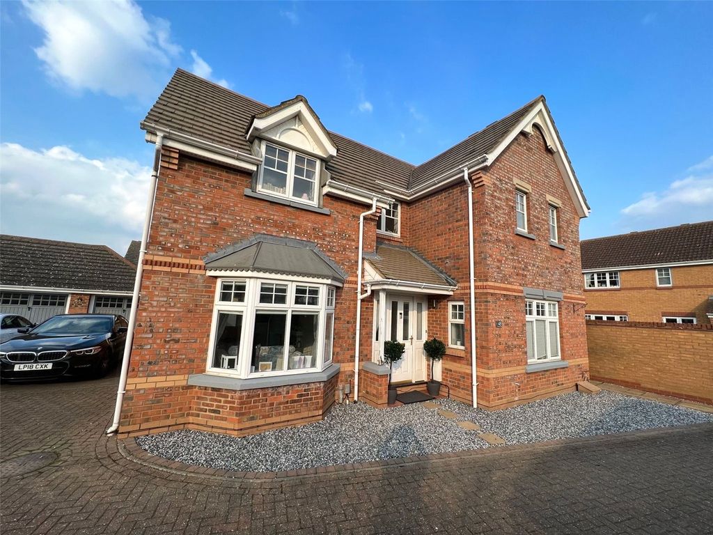 4 bed detached house for sale in Pitfield Close, Fenstanton, Huntingdon ...