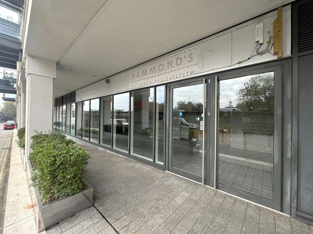 Retail premises to let in Unit 11 Kew Bridge, 8 Kew Bridge Road ...