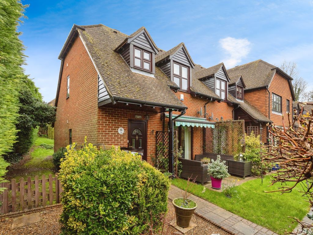 2 Bed End Terrace House For Sale In Courtyard Gardens Wrotham