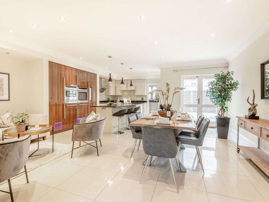 4 bed semi-detached house for sale in New Cross Road, Stamford ...