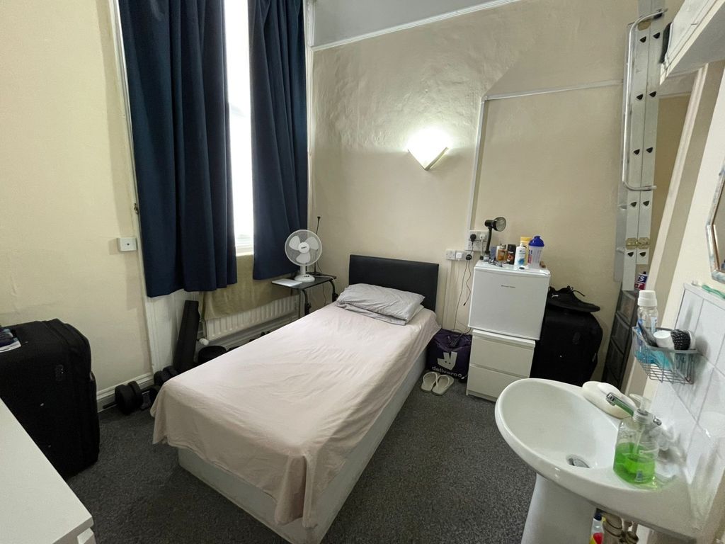 Room to rent in Holmes Road, London NW5 - Zoopla