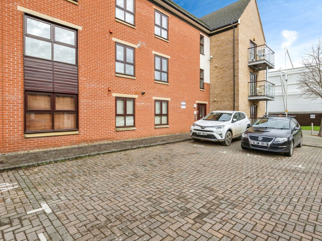 2 bed flat for sale in Standside, Northampton NN5, £145,000 - Zoopla