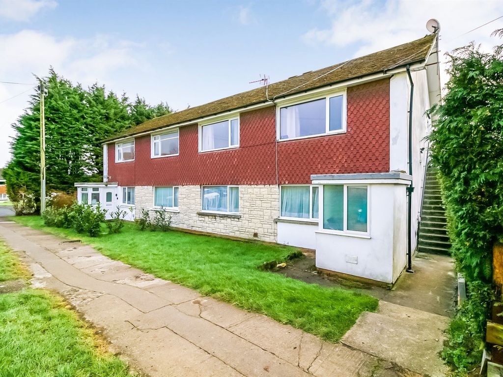 2 bed flat for sale in Maple Close, Barry CF62 - Zoopla