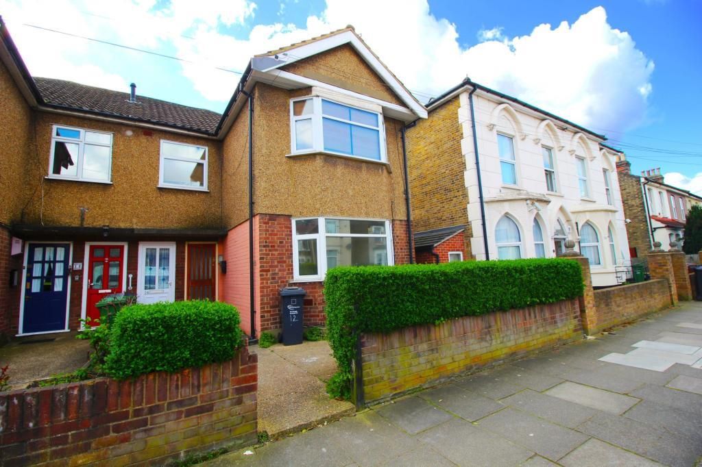 2 Bed Maisonette To Rent In Whalebone Grove Chadwell Heath Romford