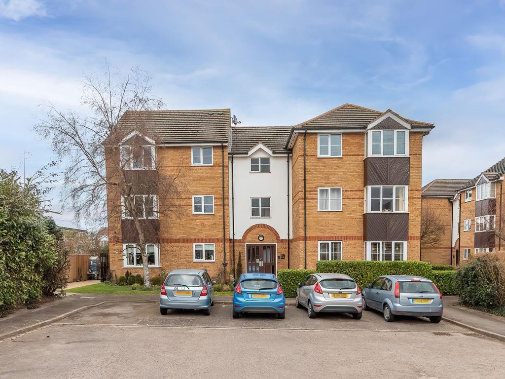 2 bed flat to rent in Marley Fields, Leighton Buzzard LU7, £1,150 pcm ...