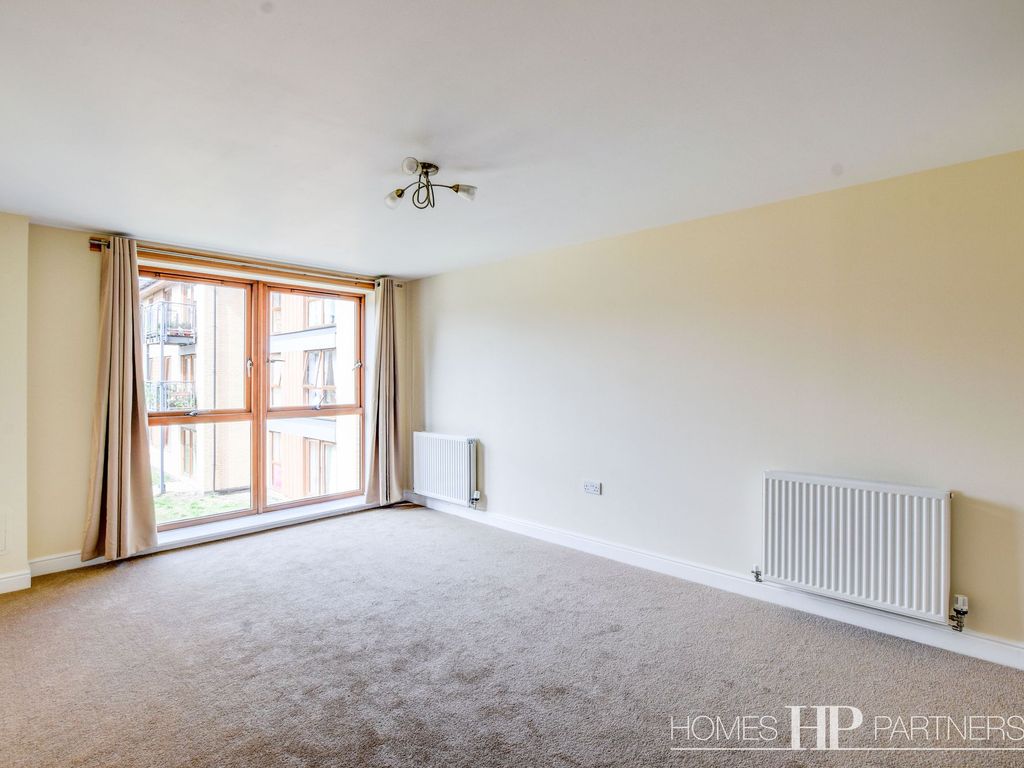 2 bed flat to rent in Commonwealth Drive, Finlay Court RH10 - Zoopla