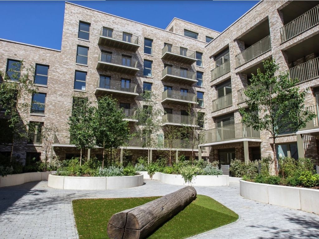 2 bed flat to rent in Armada Way, London E6 - Zoopla