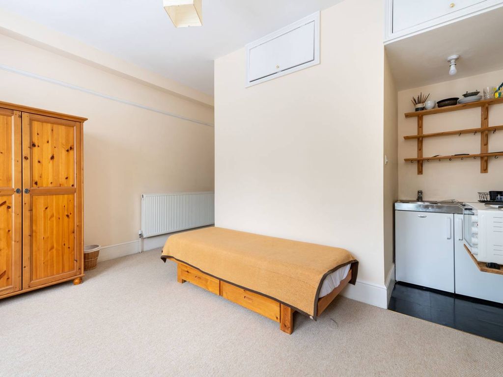 Studio to rent in Cranhurst Road, Willesden Green, London NW2, £1,200 ...