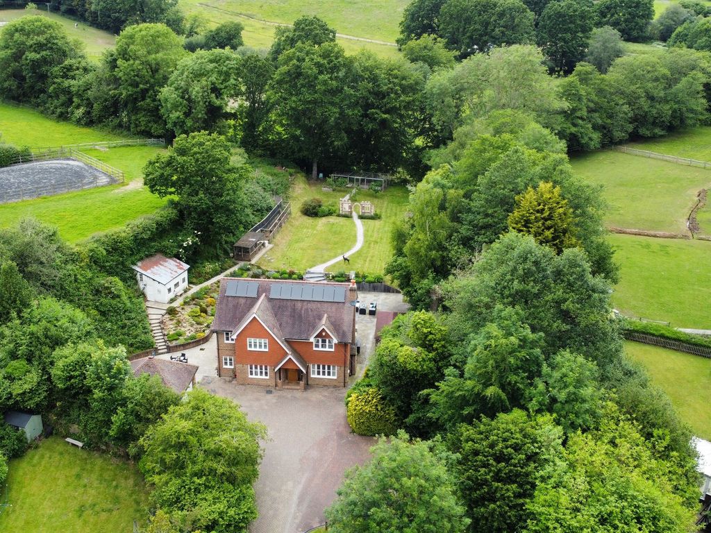 4 bed detached house for sale in Old Forge Lane, Horney Common TN22, £ ...