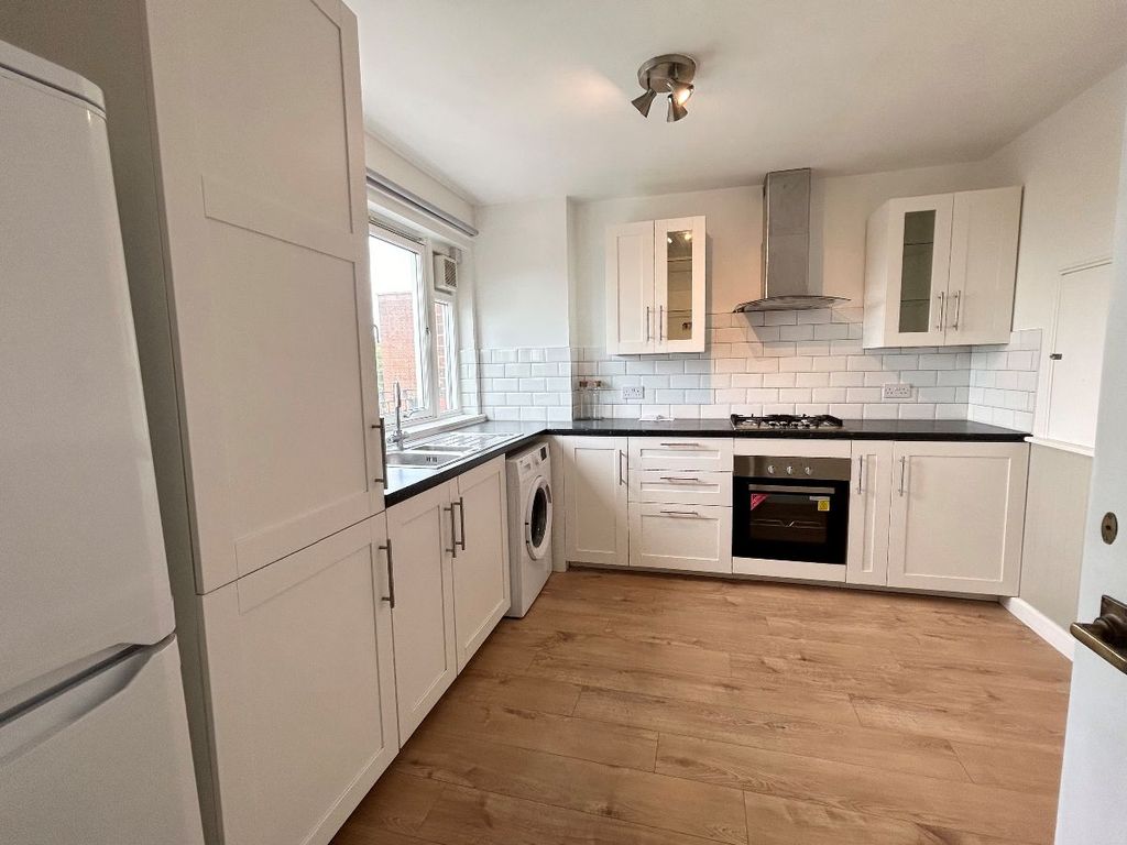 2 bed maisonette to rent in Walmer Terrace, London SE18, £1,700 pcm ...