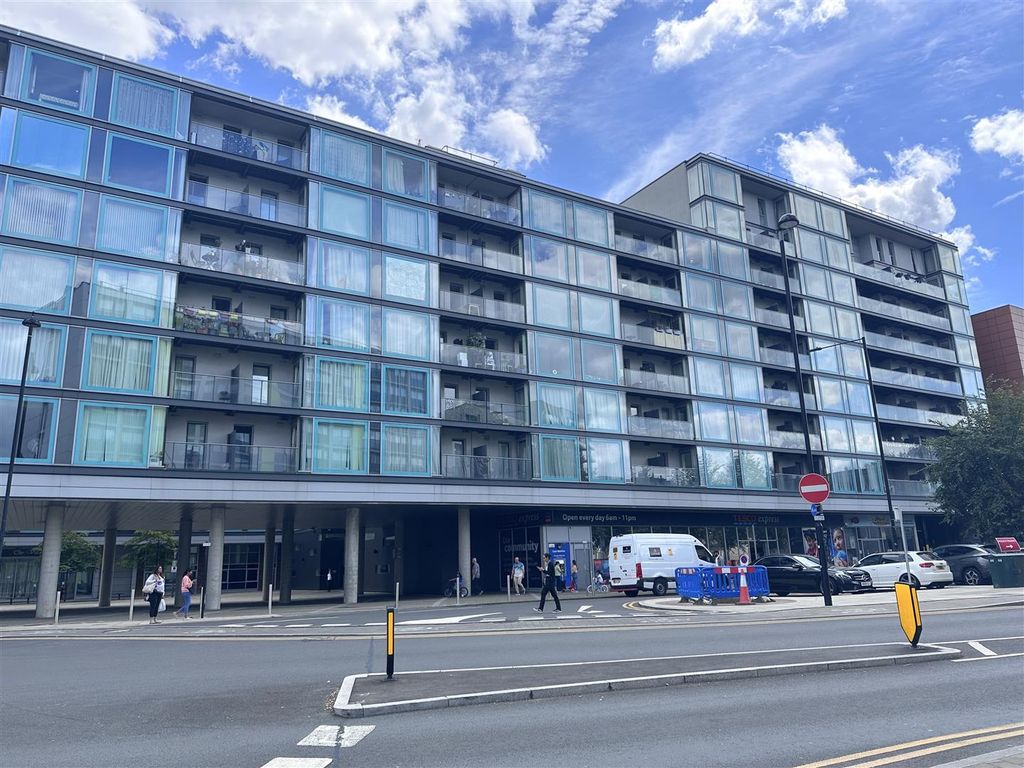 1 bed flat for sale in Vanatage Building, Station Approach, Hayes UB3 ...