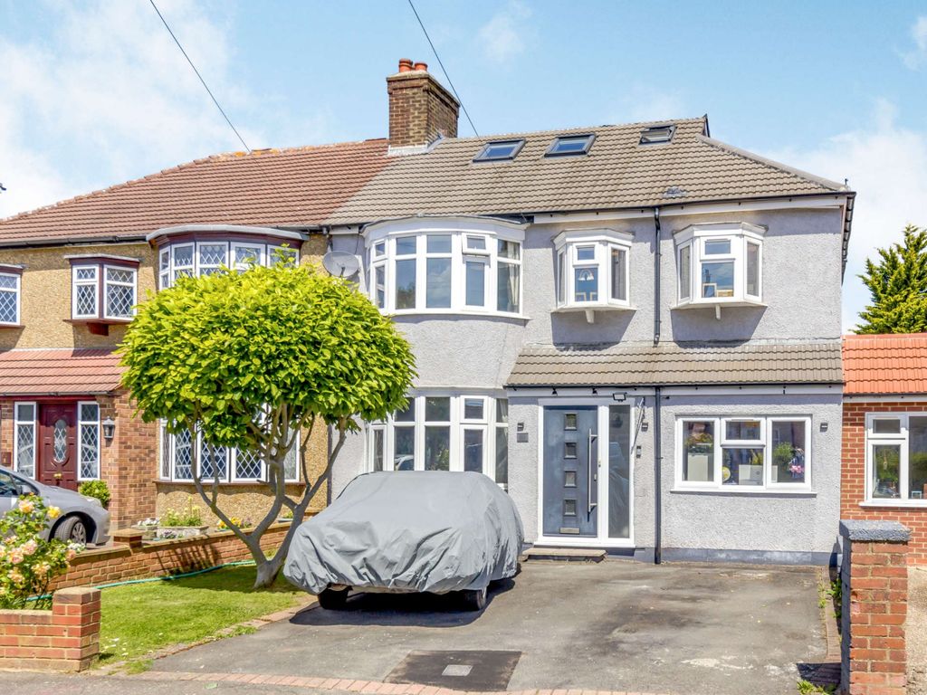 5 bed semi-detached house for sale in Chestnut Drive, Pinner HA5 - Zoopla