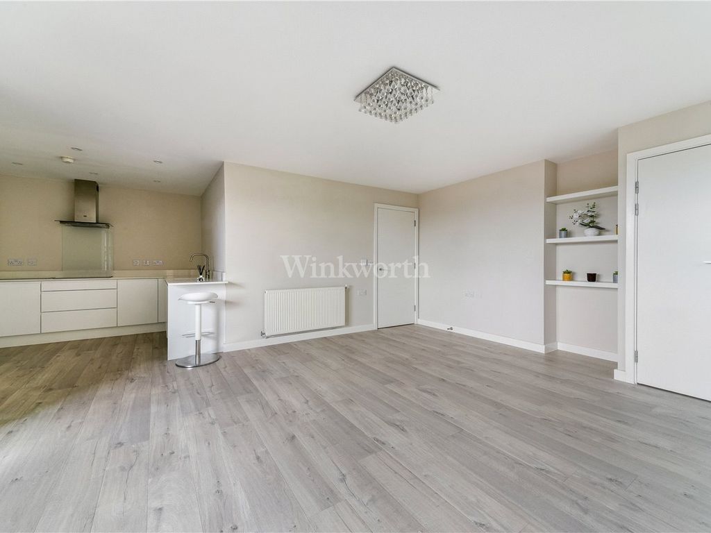 2 bed flat for sale in Bromley Road, London SE6, £400,000 - Zoopla