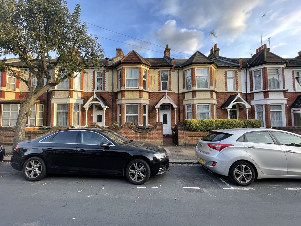 1 bed flat for sale in Matlock Road, London E10 - Zoopla