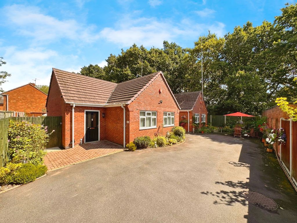 2 bed bungalow for sale in Bagridge Road, Castlecroft, Wolverhampton ...