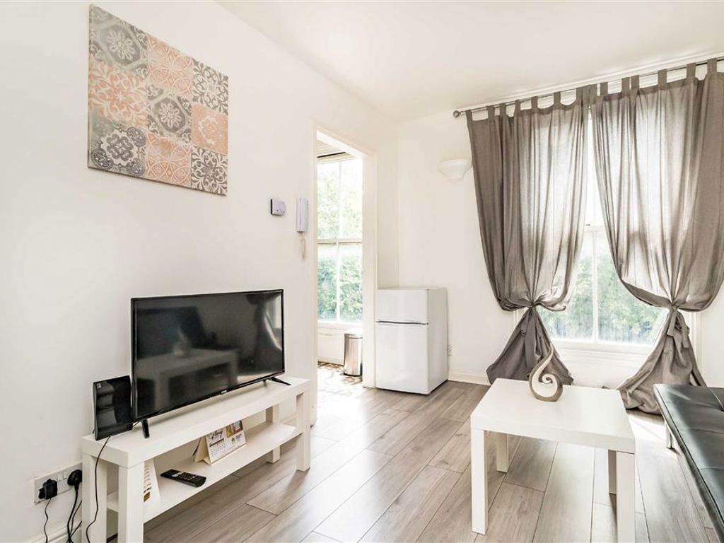 1 bed flat to rent in Lewisham Way, London SE14, £1,450 pcm - Zoopla