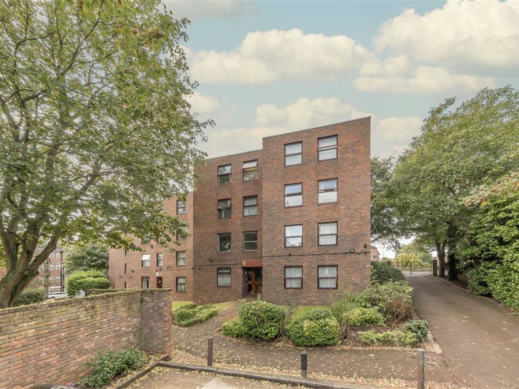 3 bed flat to rent in Brook Road, London NW2, £2,496 pcm - Zoopla