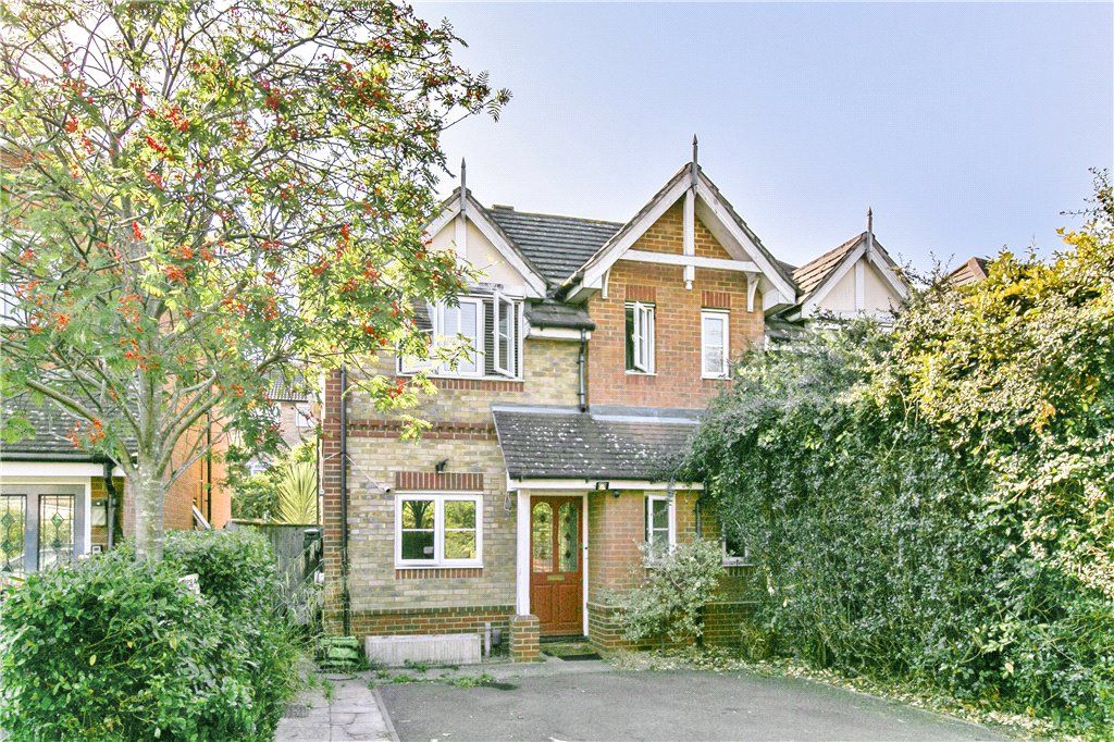3 Bed End Terrace House For Sale In Shelburne Drive Whitton Hounslow