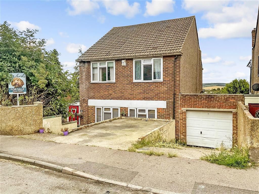 4 Bed Detached House For Sale In Laburnum Road Strood Rochester Kent