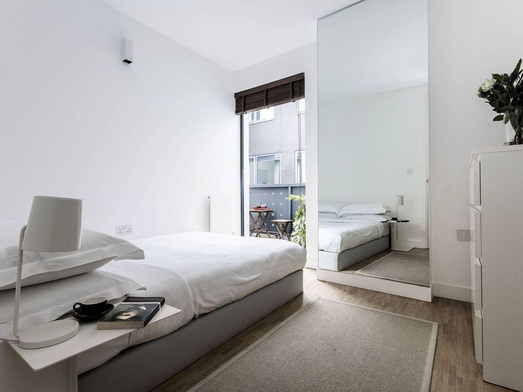 3 bed flat to rent in Leather Lane, Clerkenwell, London EC1N - Zoopla