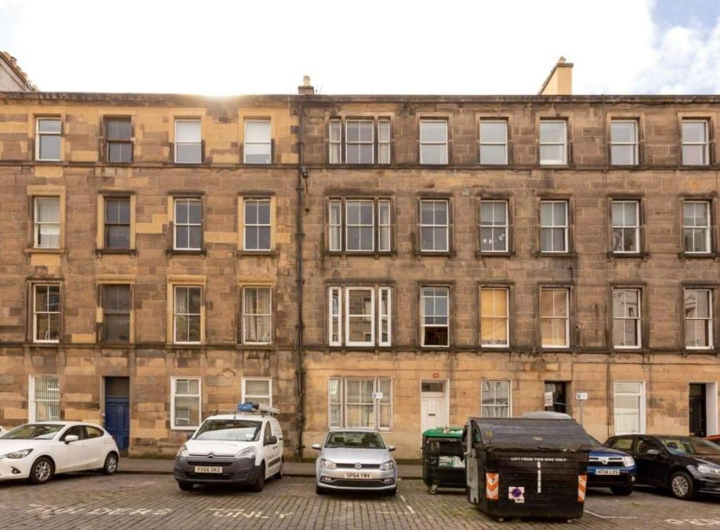 4 bed flat to rent in Grindlay Street, Edinburgh EH3, £2,400 pcm - Zoopla