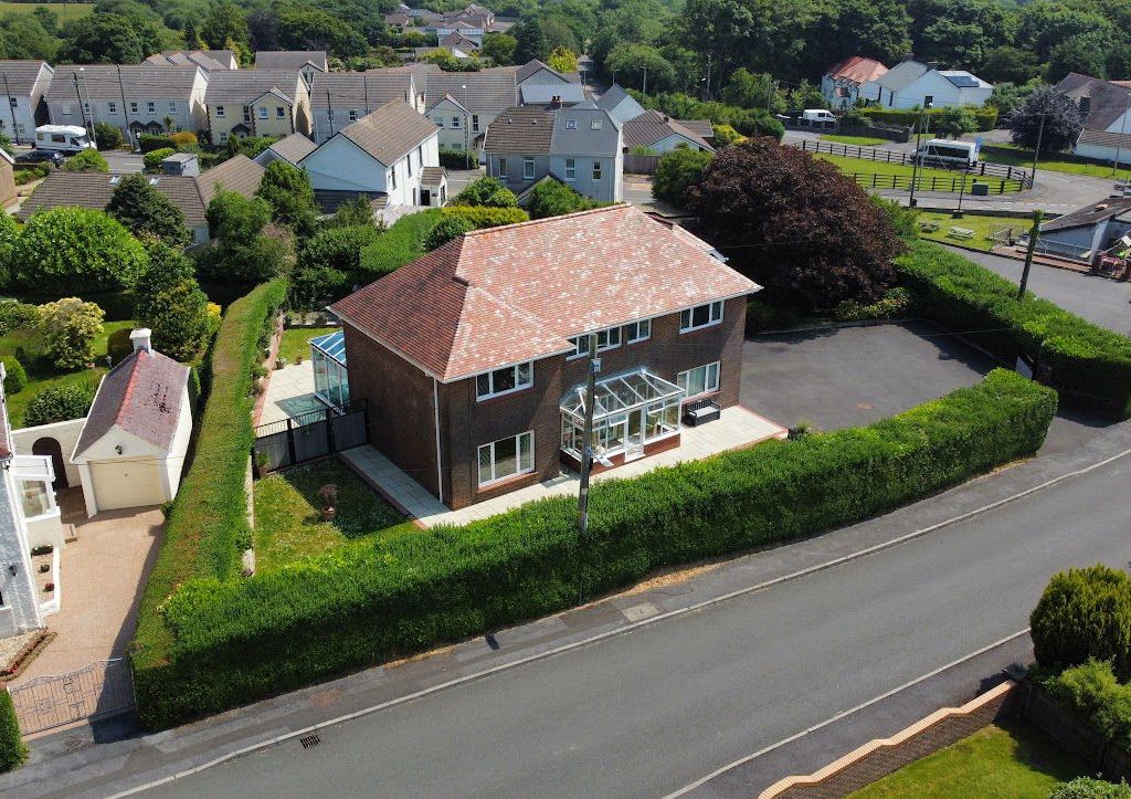4 bed detached house for sale in Heol Hen, Llanelli SA15, £420,000 - Zoopla