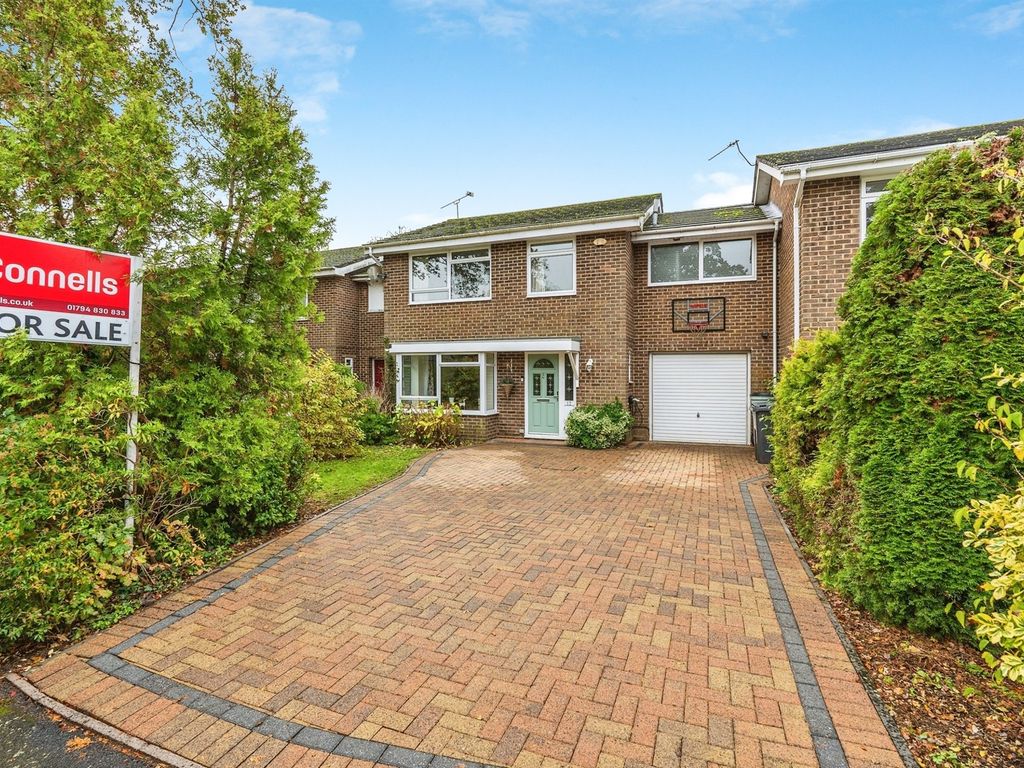 4 Bed Detached House For Sale In Trowbridge Close Rownhams