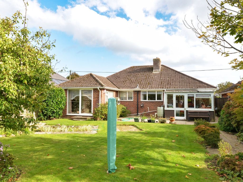 2 Bed Bungalow For Sale In Barton Drive Barton On Sea New Milton