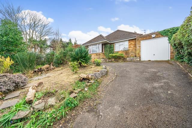 3 bed bungalow for sale in Old Hill, Hook Heath, Woking GU22, £650,000 ...