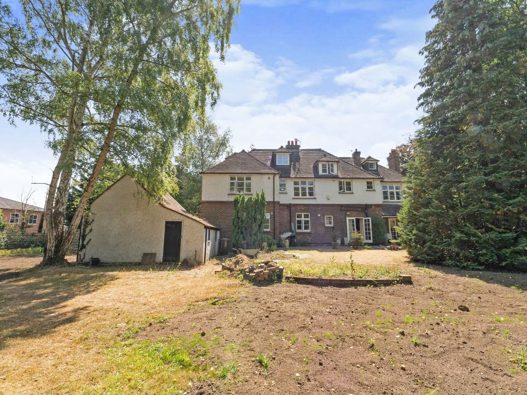 6 bed detached house for sale in Boughton Hall Avenue, Woking GU23, £ ...