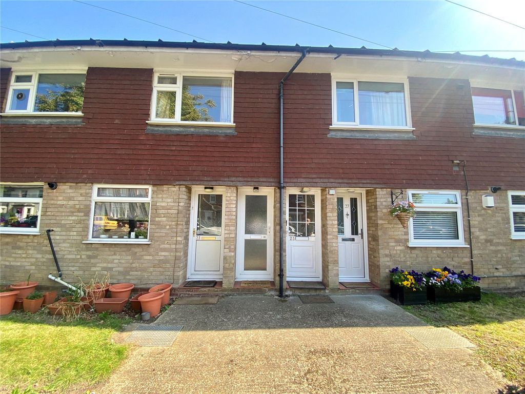 2 Bed Maisonette For Sale In Netley Street Farnborough Hampshire Gu14