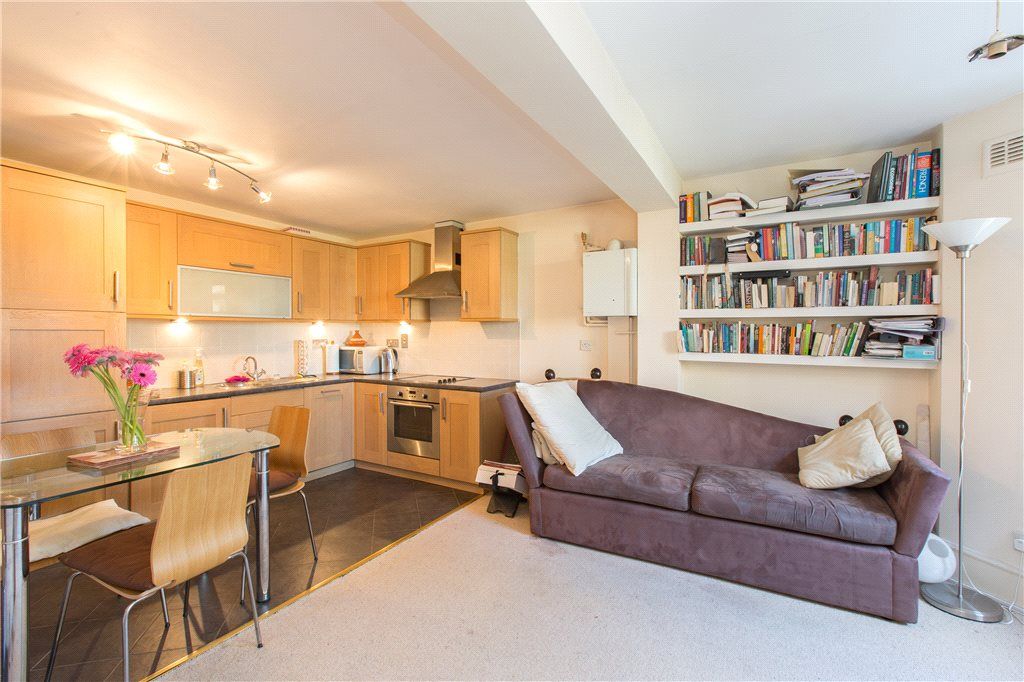 2 bed flat for sale in Trinity Road, Wandsworth, London SW17, £520,000 ...