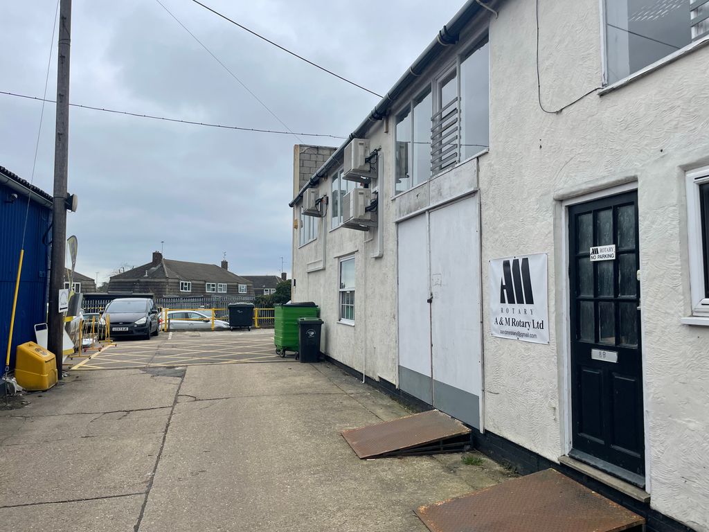 Office to let in Ongar Road, Dunmow CM6, £8,388 pa - Zoopla