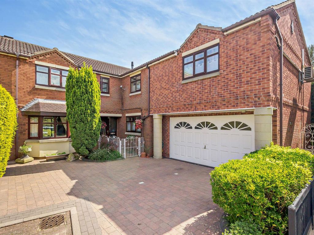 5 Bed Detached House For Sale In Eleanor Court Edenthorpe Doncaster