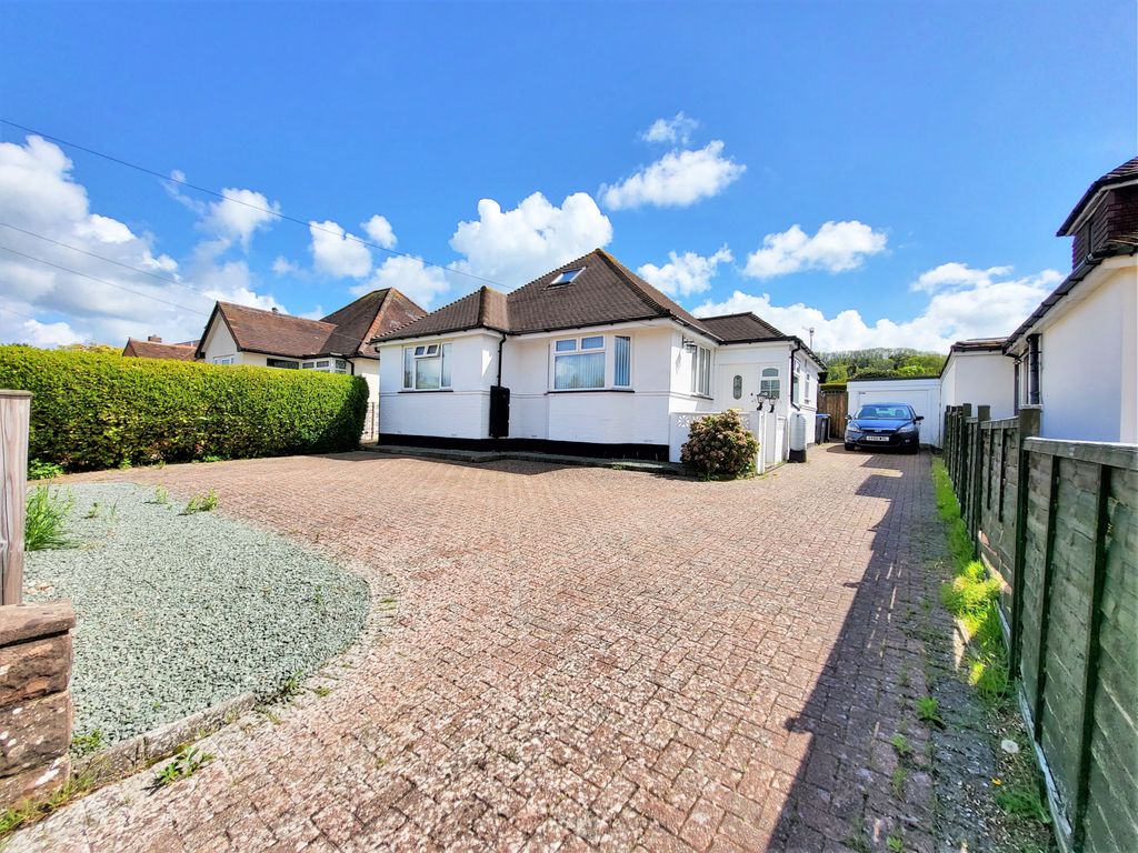 2 Bed Detached Bungalow For Sale In Cissbury Gardens Findon Valley