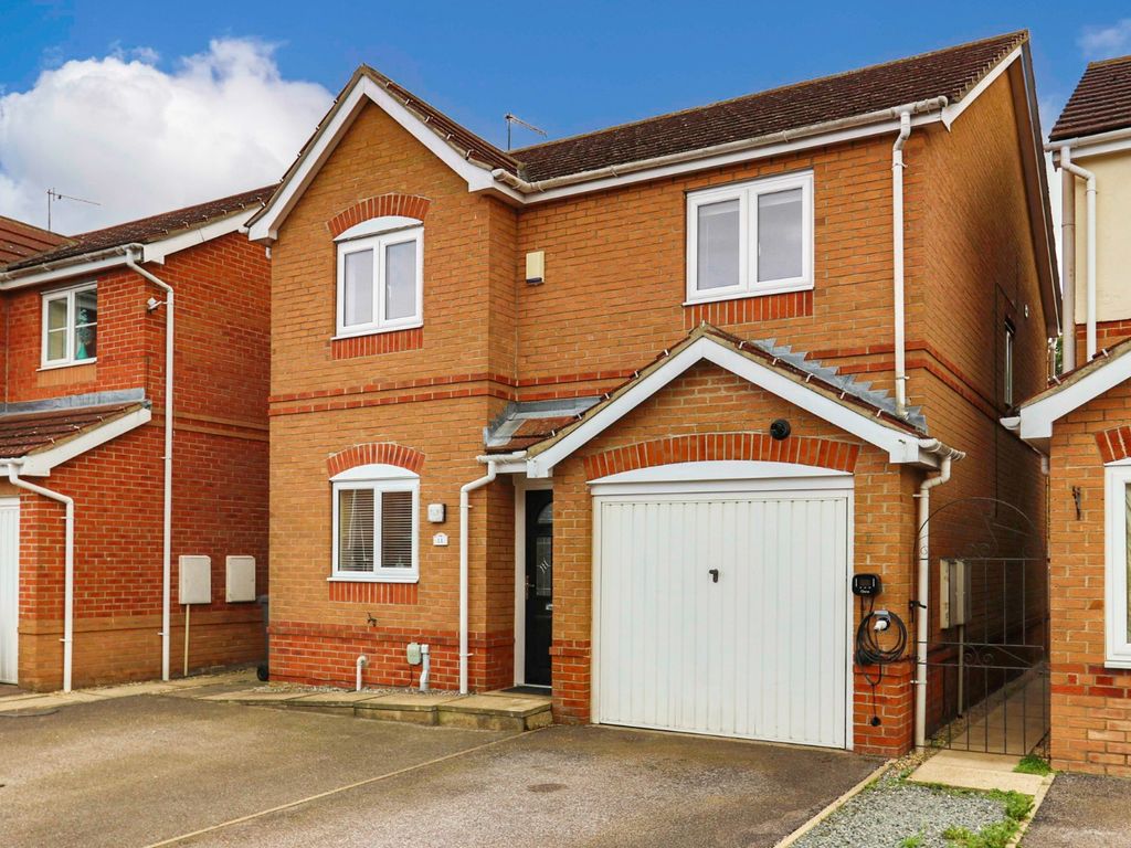 3 bed detached house for sale in Chancewaters, Kingswood, Hull HU7 - Zoopla